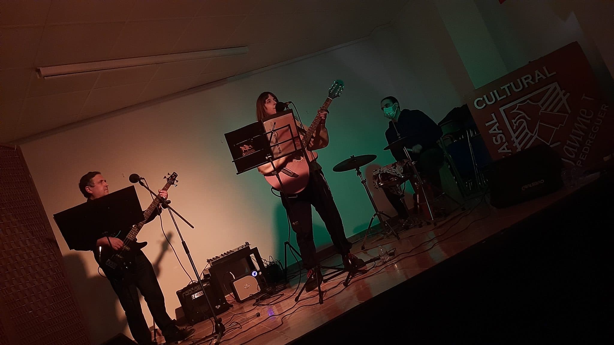 Laura Díaz, un homenatge a la música en valencià – Acció Cultural del ...